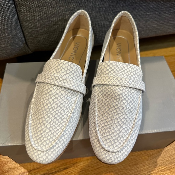 Vionic | Shoes | New Vionic Zana White Leather Lizard Slip On Loafers ...